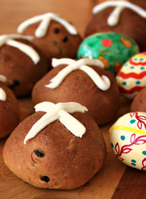 19 Easter Bread and Hot Cross Bun Recipes | Food Bloggers of Canada